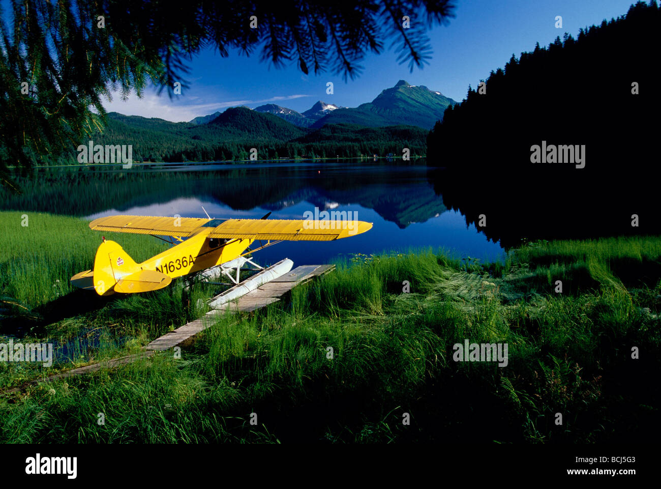Float Plane Docked @ Auke Lake Juneau SE Alaska Summer Scenic Stock ...