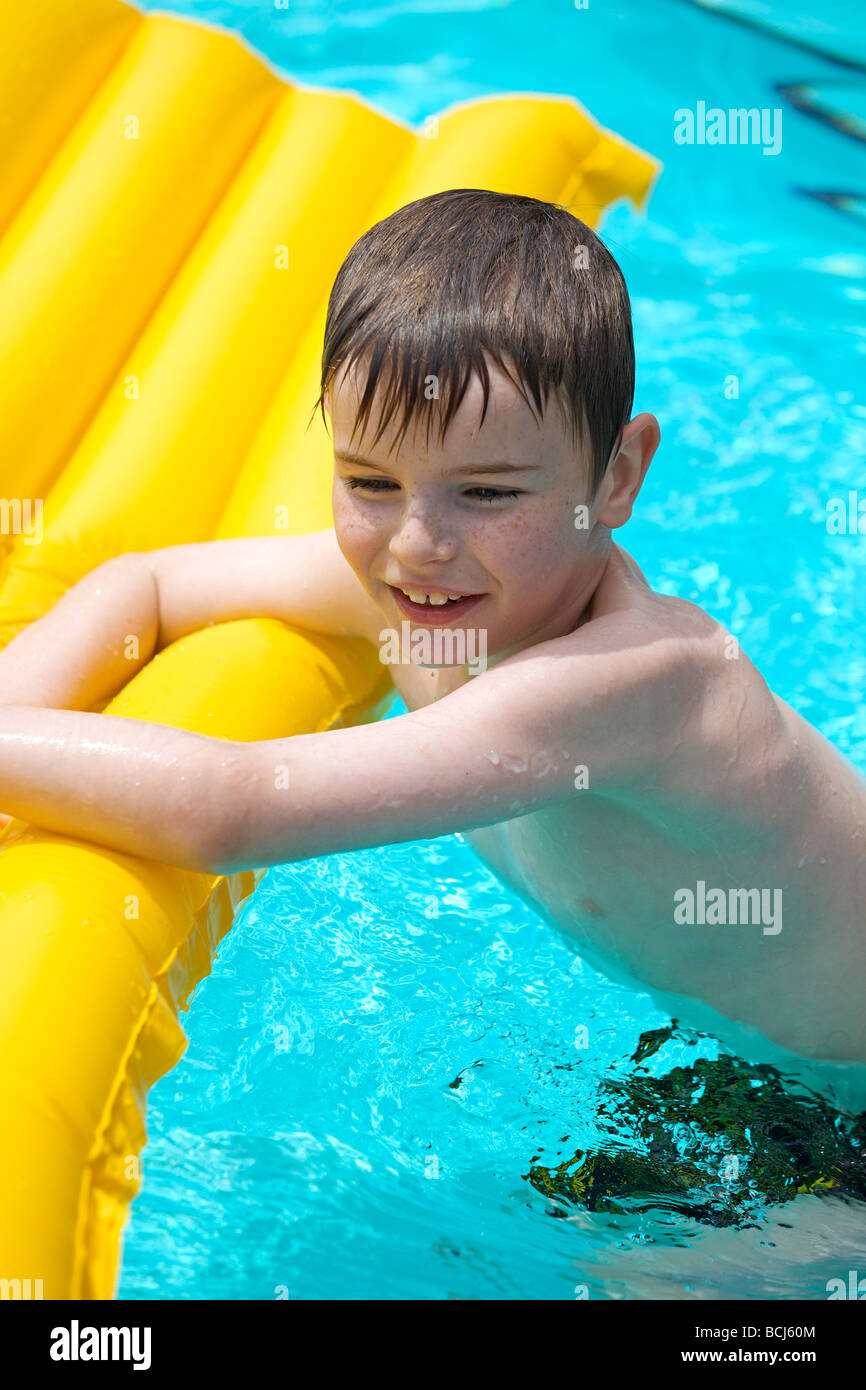 Lilo pool hi-res stock photography and images - Alamy