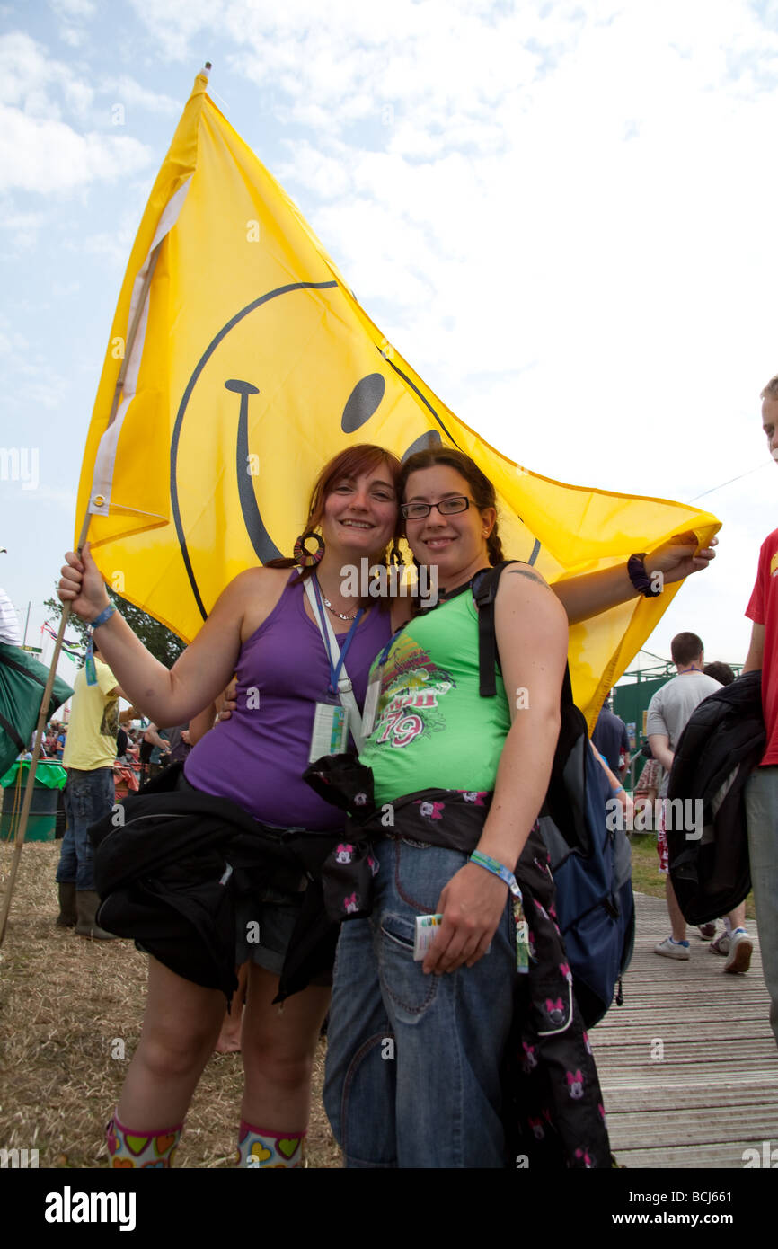 Glastonbury crowd flags hi-res stock photography and images - Alamy