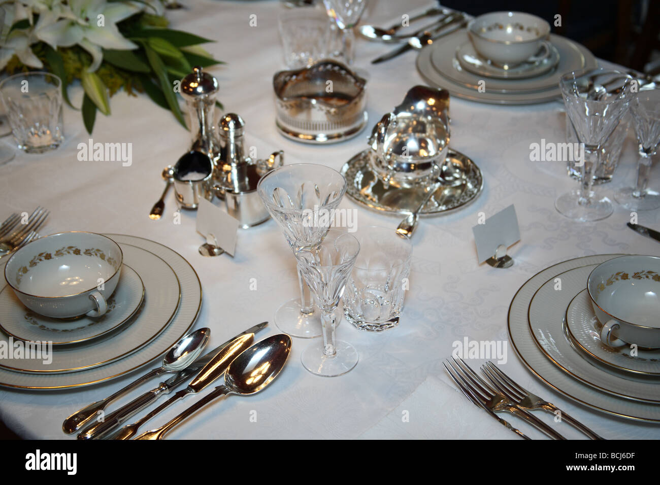 Formal table setting Stock Photo - Alamy
