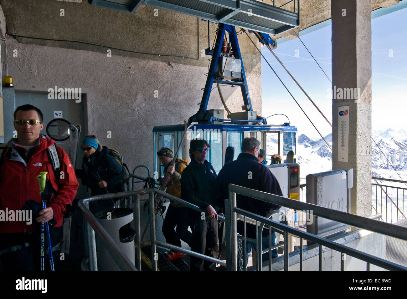 Punta Helbronner 3 462 meters Monte Bianco Aosta Italy Stock Photo - Alamy