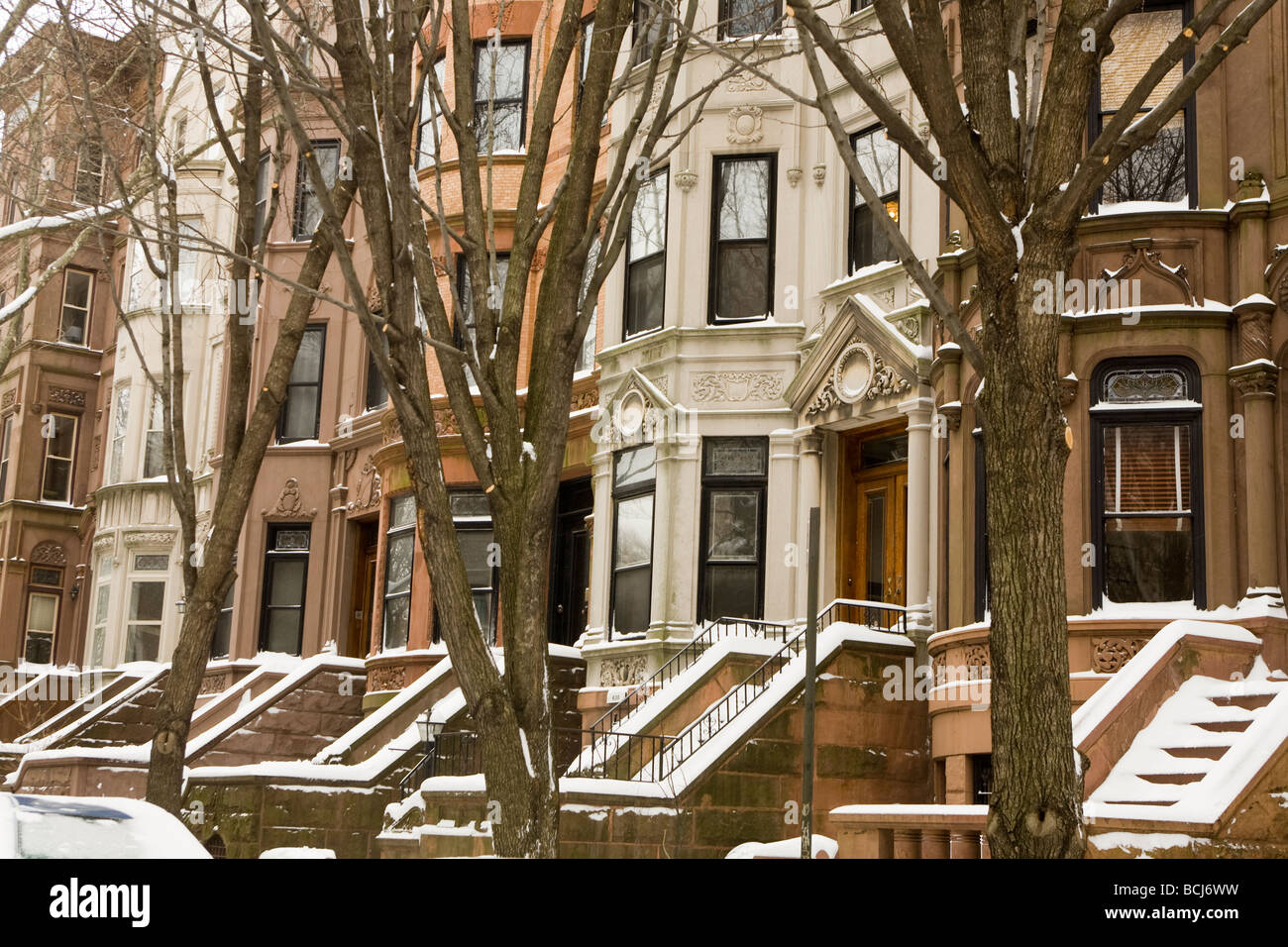 Brownstones new york snow hi-res stock photography and images - Alamy