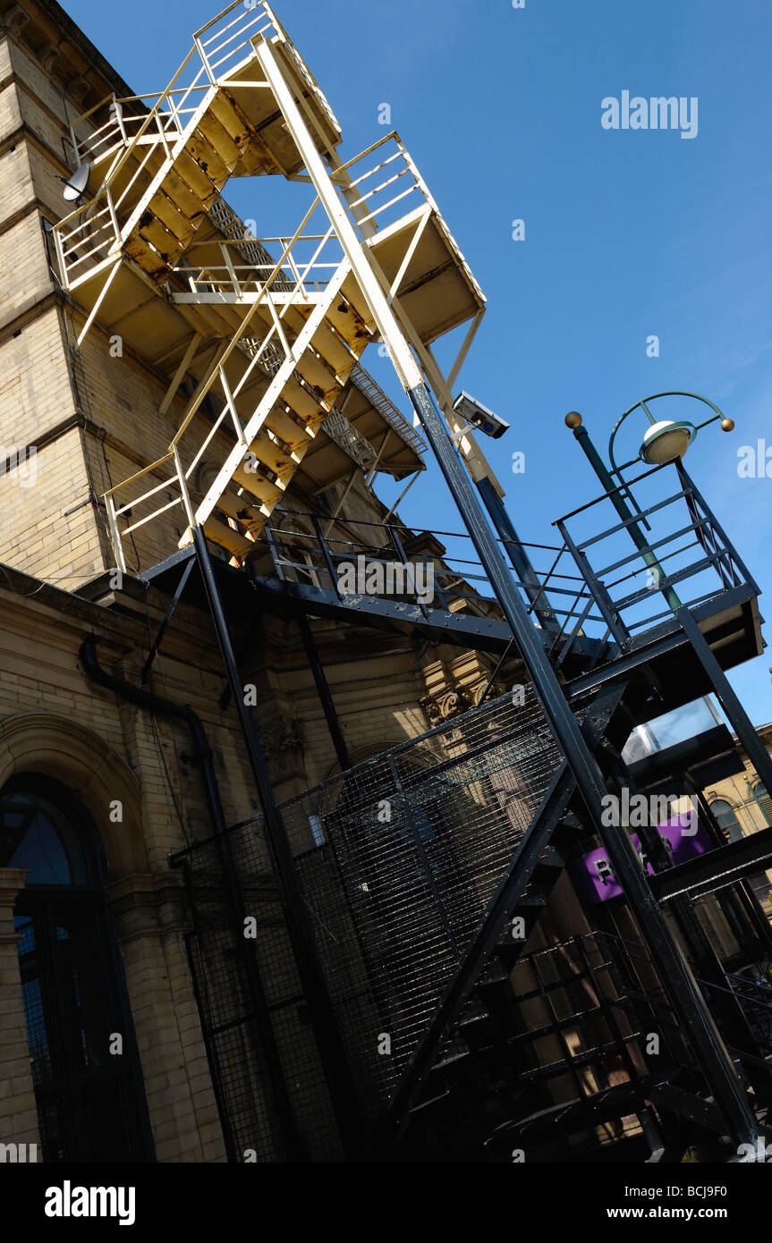 Fire escape building architecture hi-res stock photography and images ...
