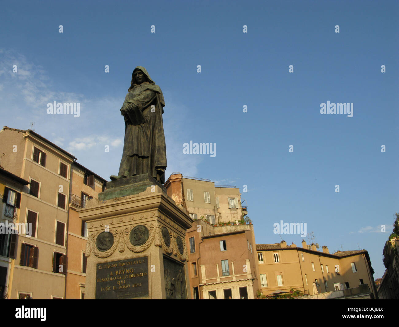 giordano bruno statue in campo de fiori rome Stock Photo - Alamy