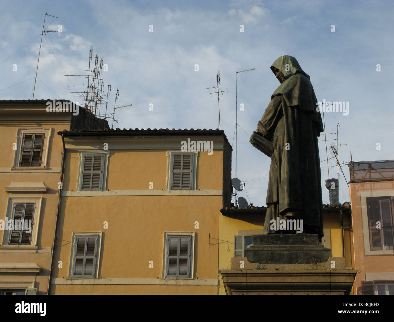 giordano bruno statue in campo de fiori rome Stock Photo - Alamy