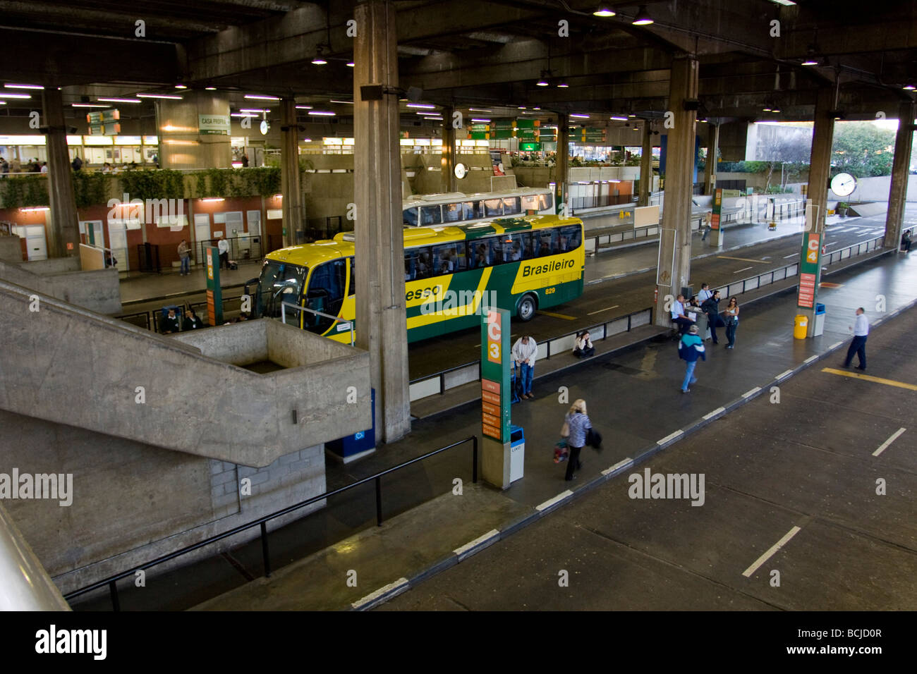 Interstate bus terminal hi-res stock photography and images - Alamy