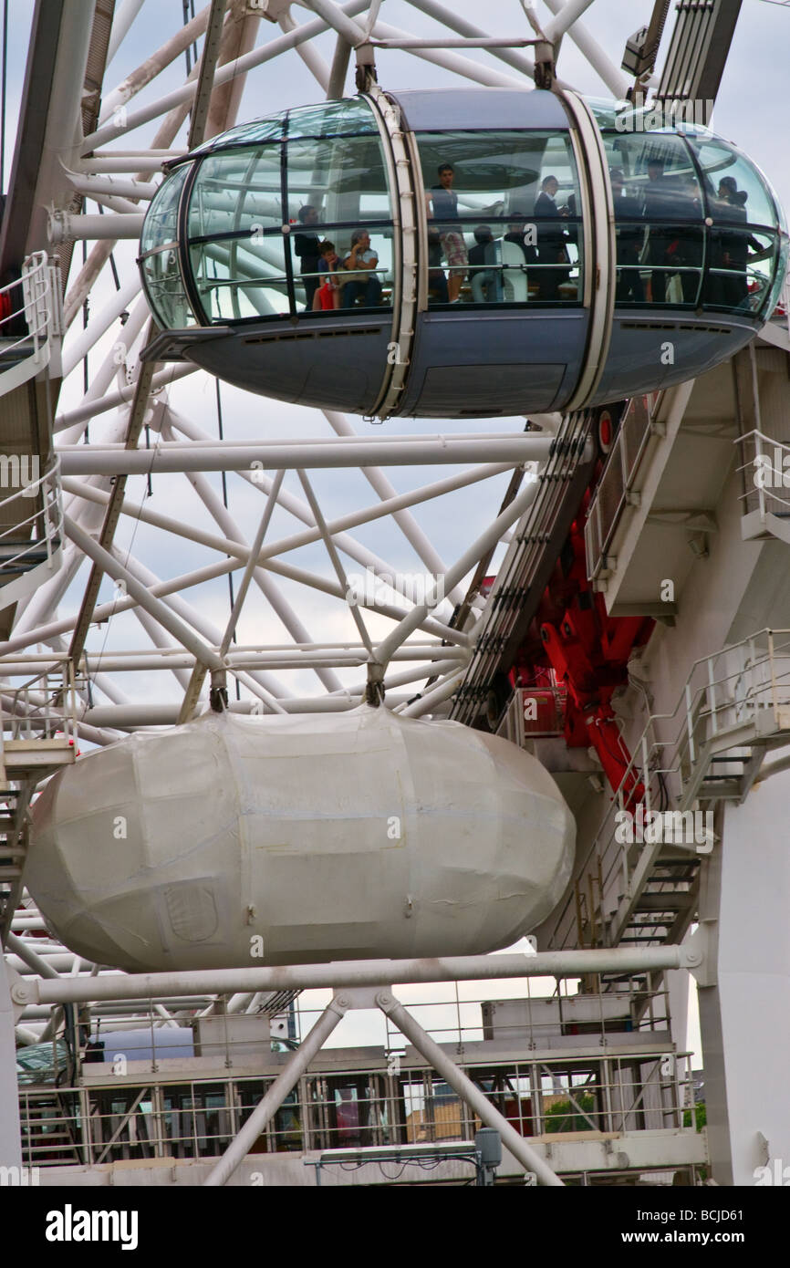 Pod london eye hi-res stock photography and images - Alamy