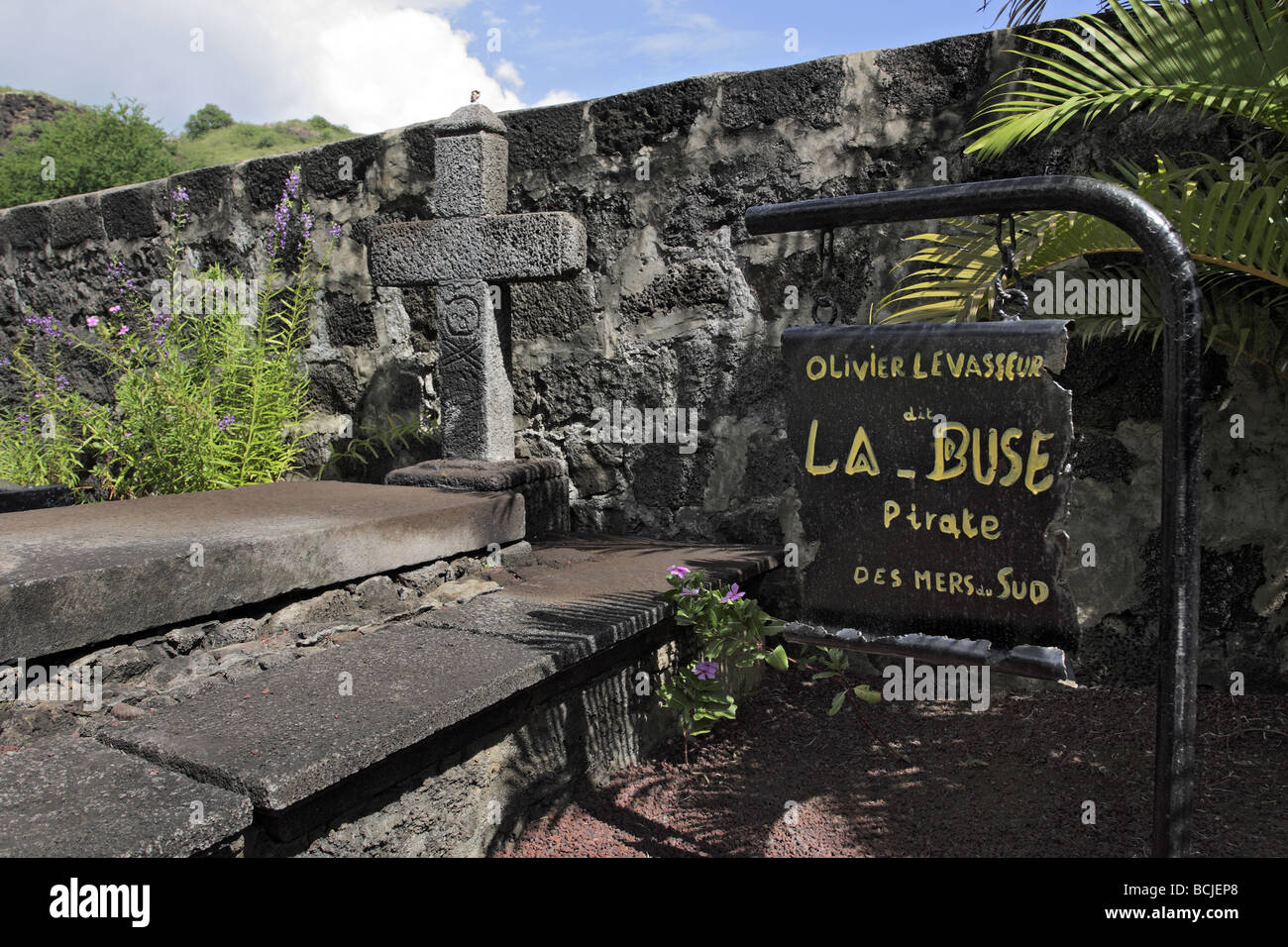 Grave of pirate La Buse Stock Photo: 24992976 - Alamy
