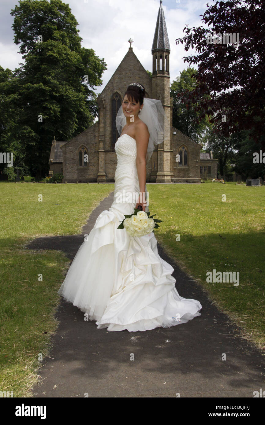 Church bride hi-res stock photography and images - Alamy