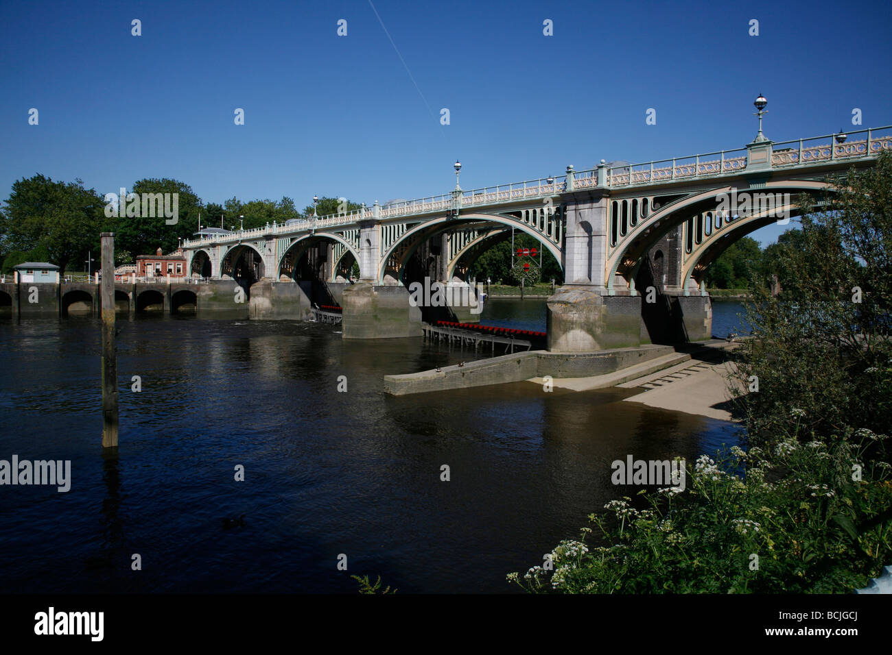 Richmond weir hi-res stock photography and images - Alamy