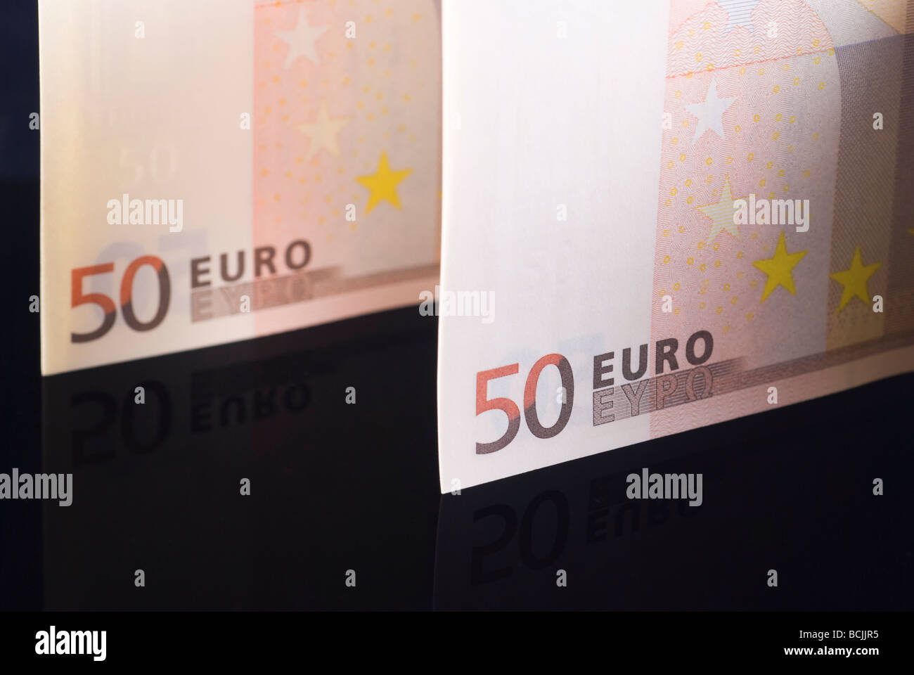 Bank notes black and white hi-res stock photography and images - Alamy