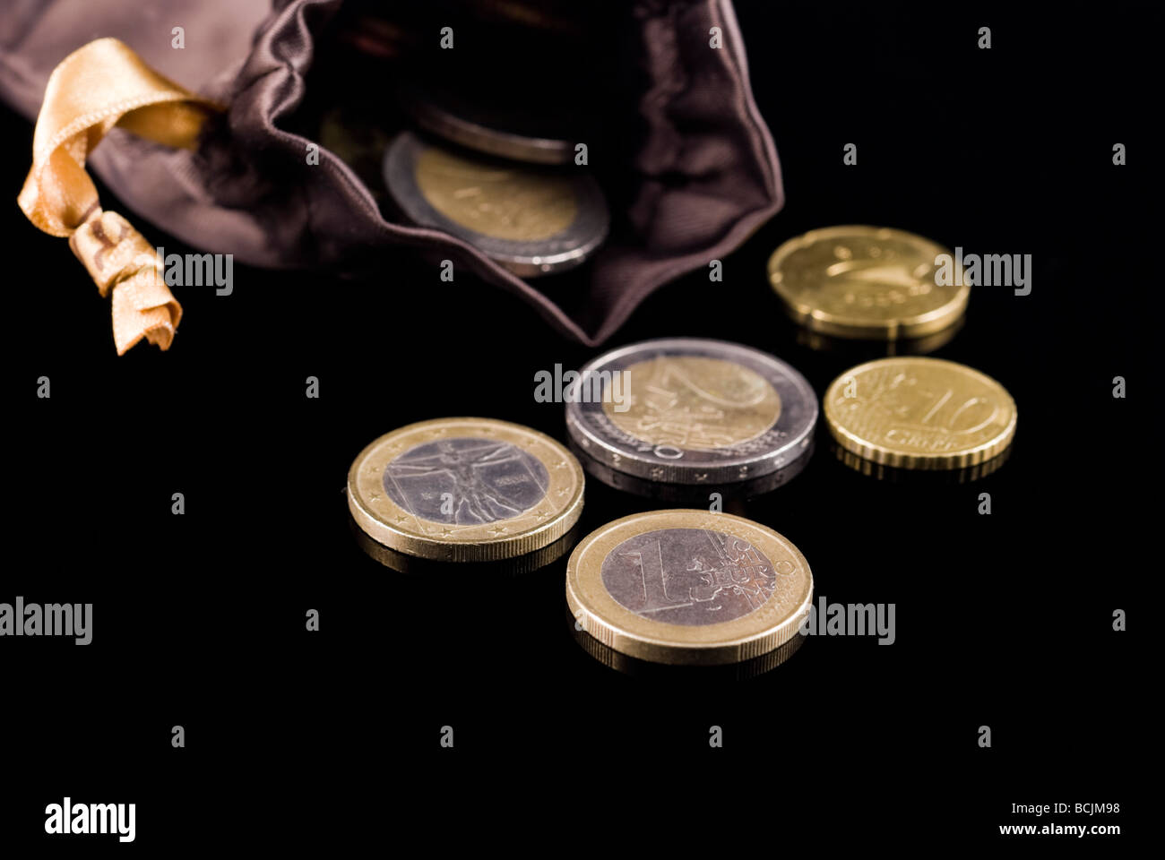 Two one euro coins hi-res stock photography and images - Alamy