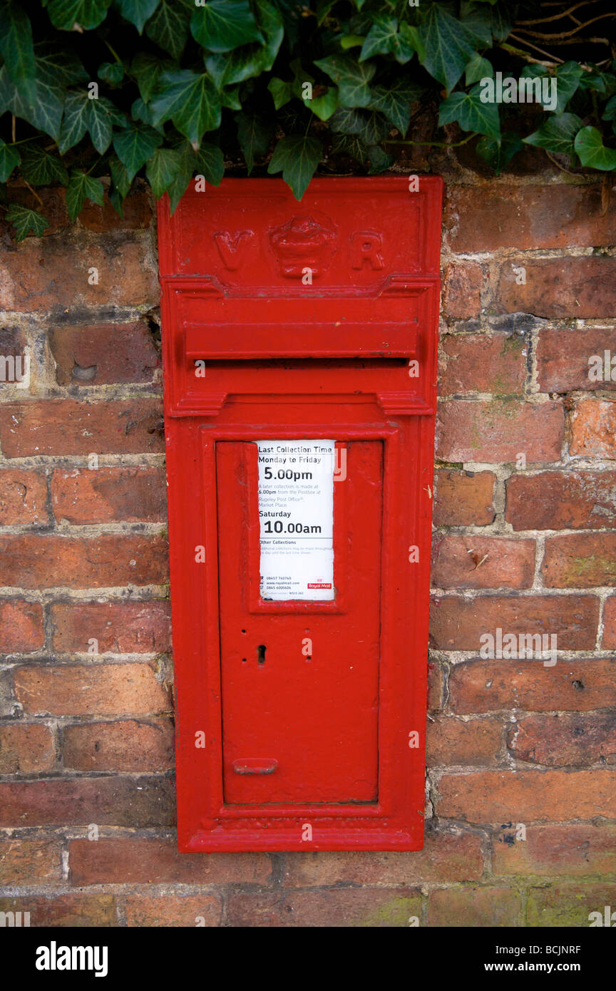 British letterbox hi-res stock photography and images - Alamy