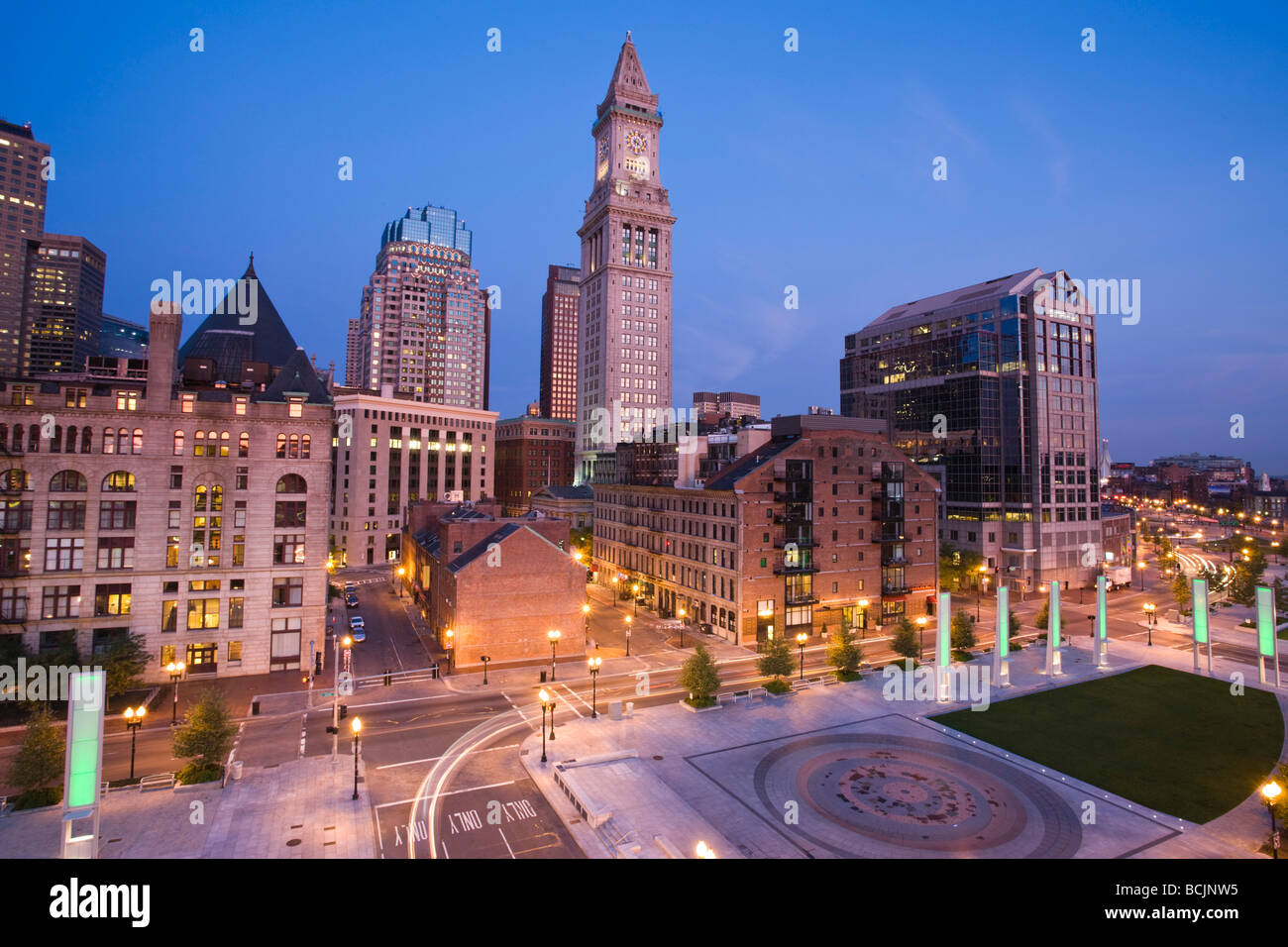 USA, Massachusetts, Boston, Atlantic Avenue Greenway and Customs House ...