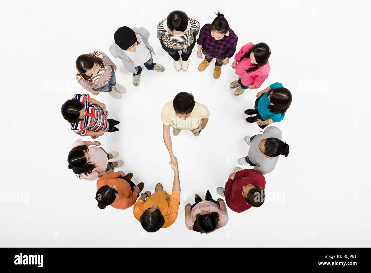 Circle of people hi-res stock photography and images - Alamy