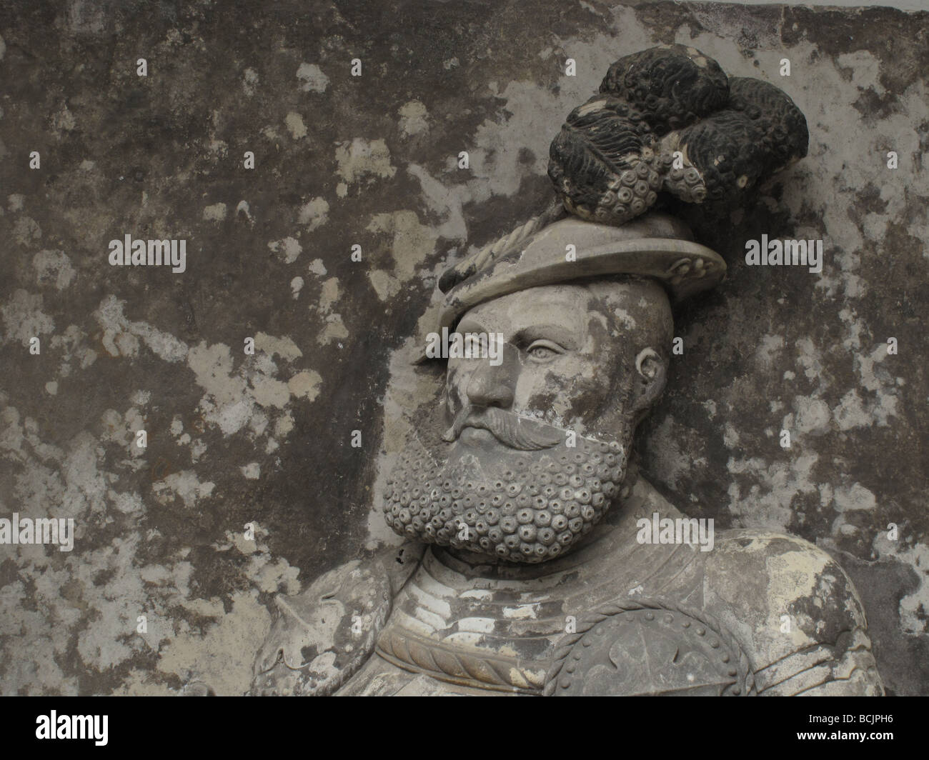 Medieval knight sculpture hi-res stock photography and images - Alamy