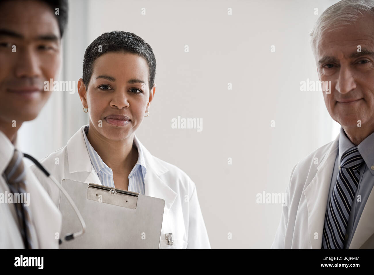 Group female doctors clipboard hi-res stock photography and images - Alamy