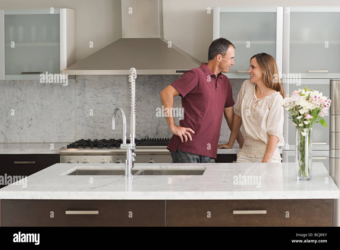 Hispanic couple in a kitchen Stock Photo - Alamy