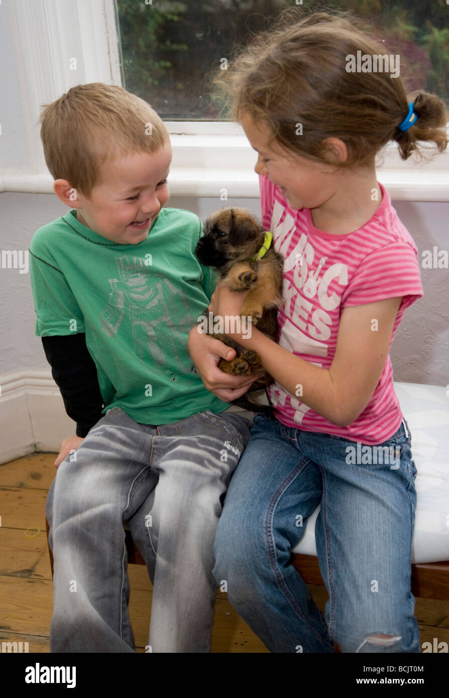 Children puppy hi-res stock photography and images - Alamy