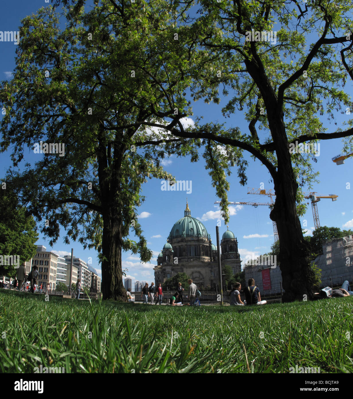 Spree promenade hi-res stock photography and images - Alamy