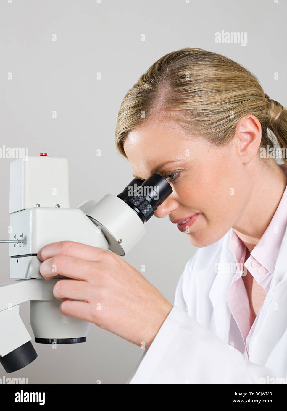 Scientist microscope hi-res stock photography and images - Alamy