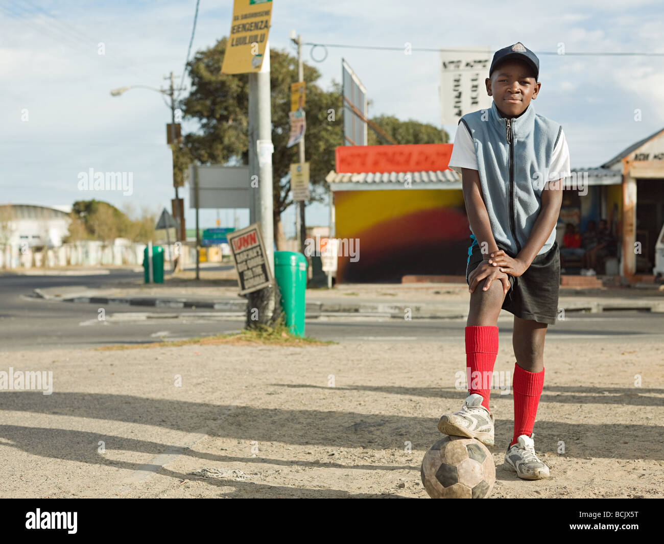 Street football hi-res stock photography and images - Alamy
