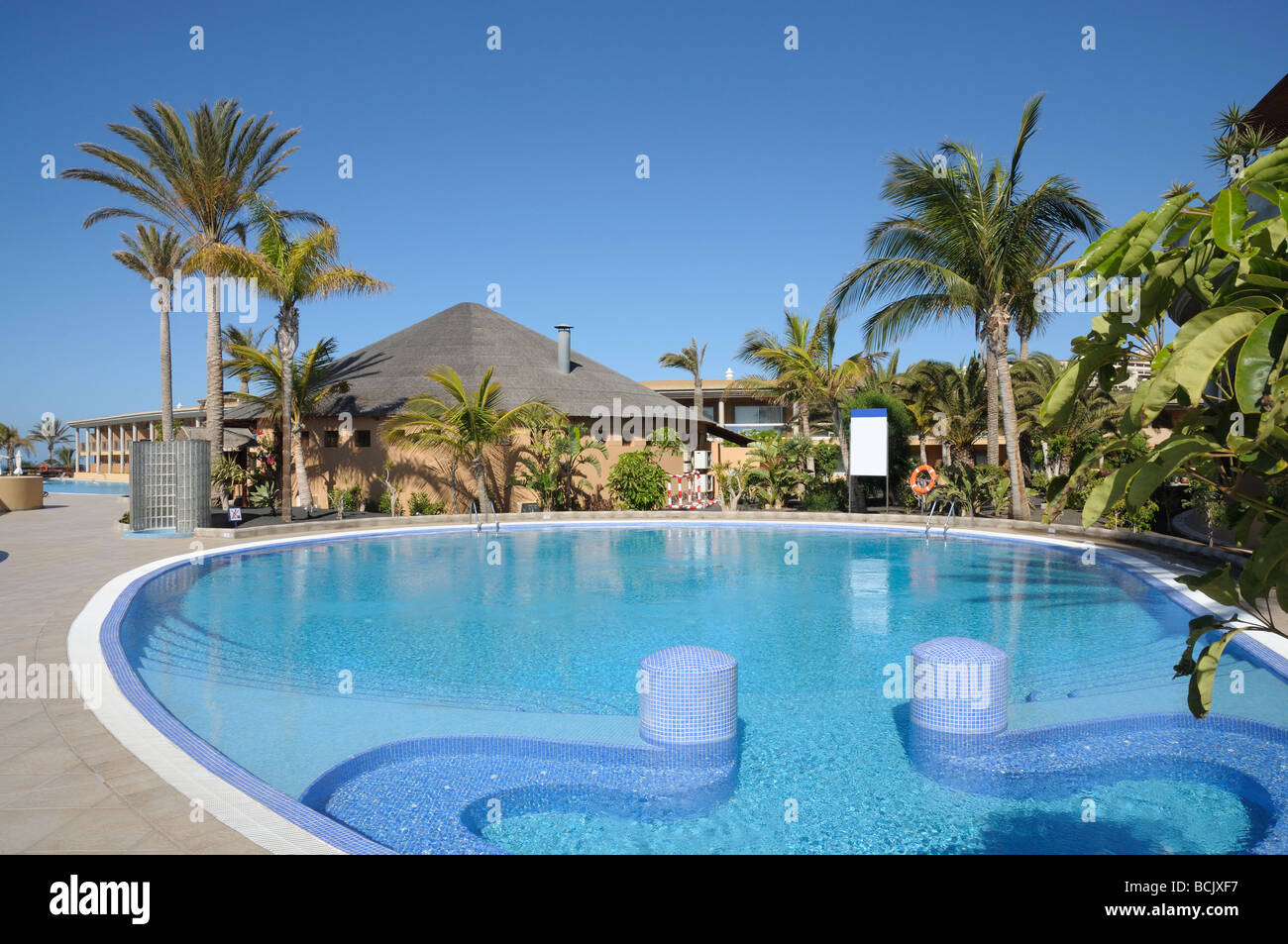 Poolside in a tropical resort Stock Photo - Alamy