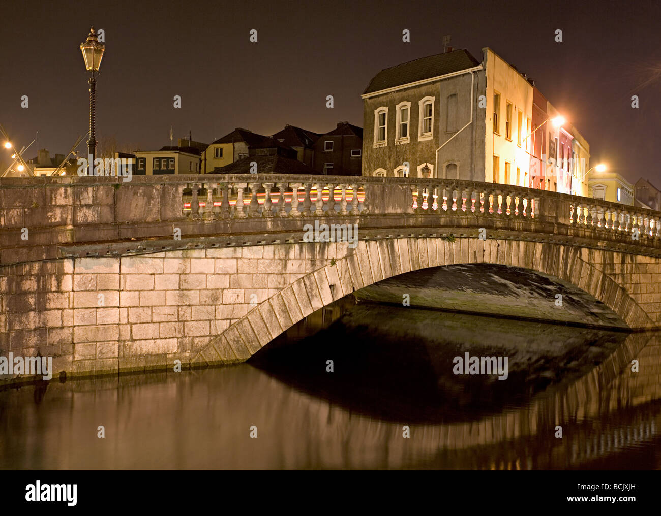 Parliament street bridge and lee river cork Stock Photo - Alamy