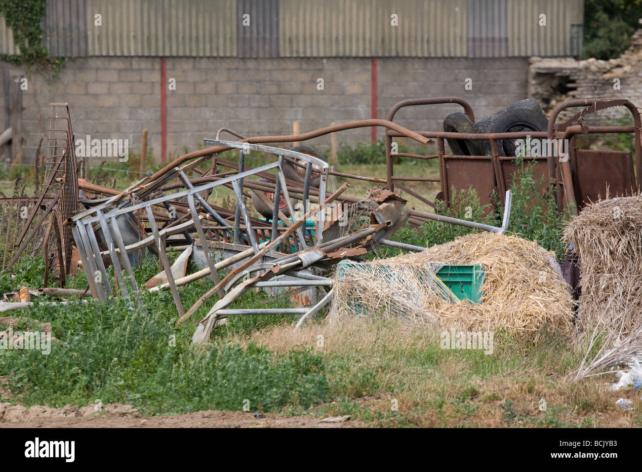 Scrap Metal In A Farm Yard Stock Photo - Alamy