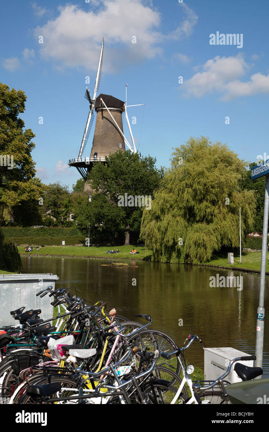 Molen de valk windmill hi-res stock photography and images - Alamy