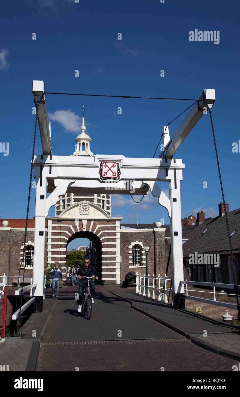 Lifting bridge and the Morschpoort Gate at Leiden Stock Photo - Alamy