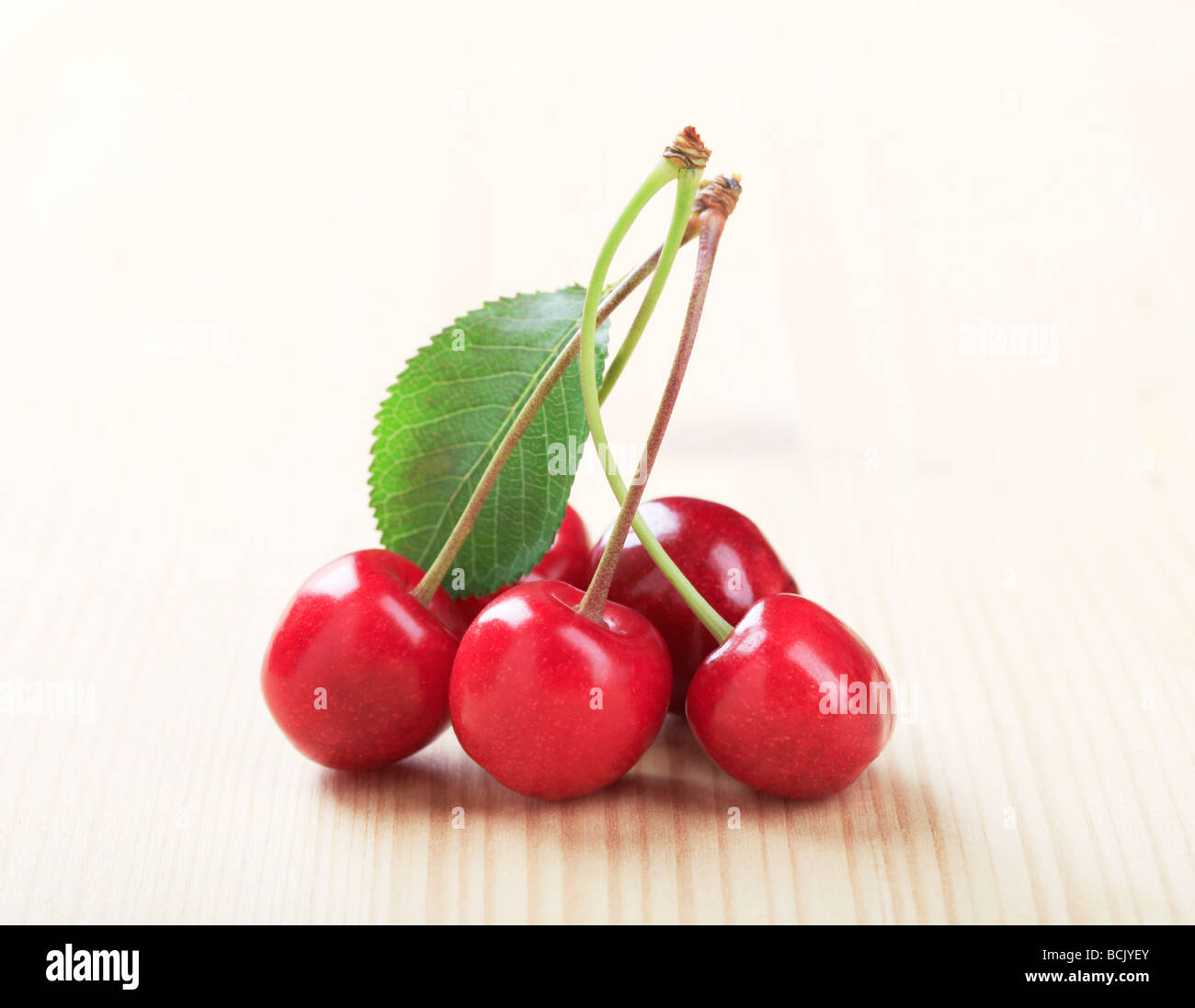 Fresh red cherries Stock Photo - Alamy