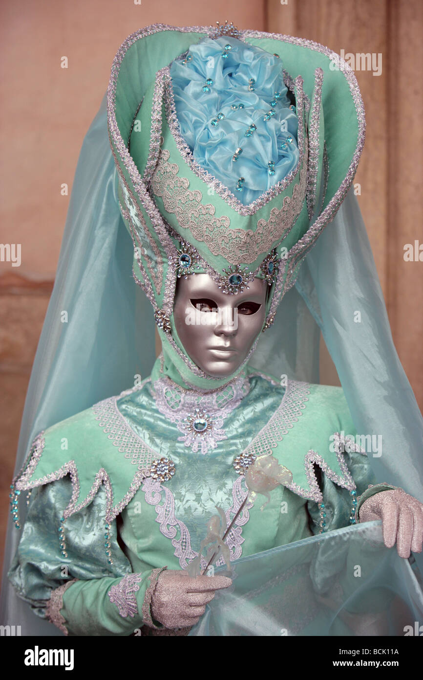 Women dressed as queen at Venice carnival, Italy Stock Photo - Alamy