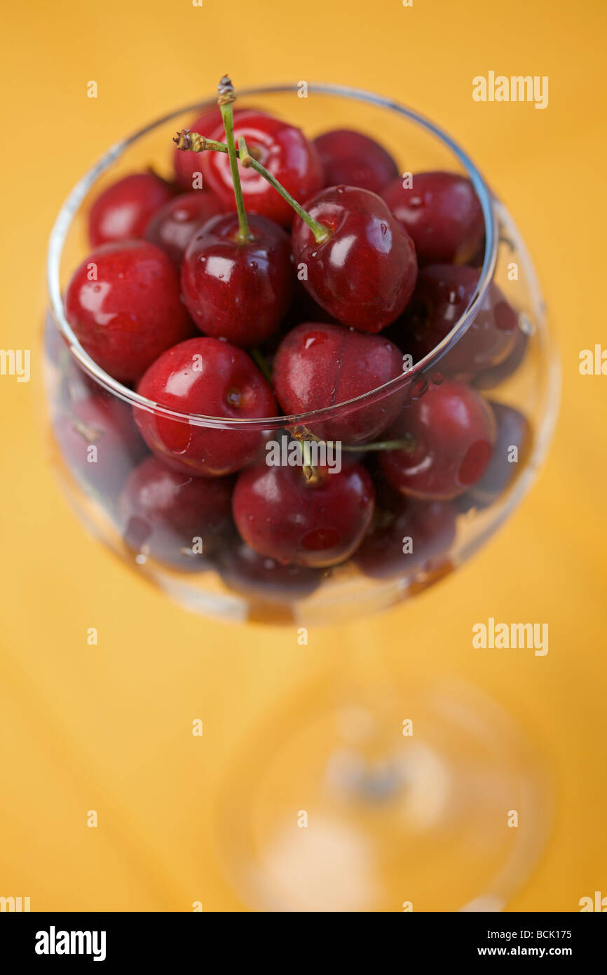 Shiny red cherries hi-res stock photography and images - Alamy