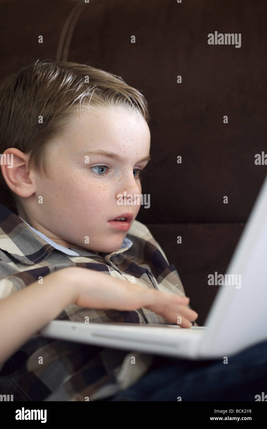 7 year old boy using computer hi-res stock photography and images - Alamy