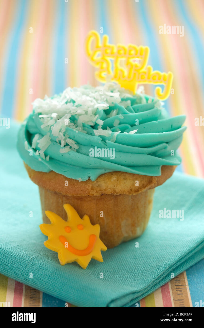 Close-up cupcakes with frosting and sprinkles Stock Photo - Alamy
