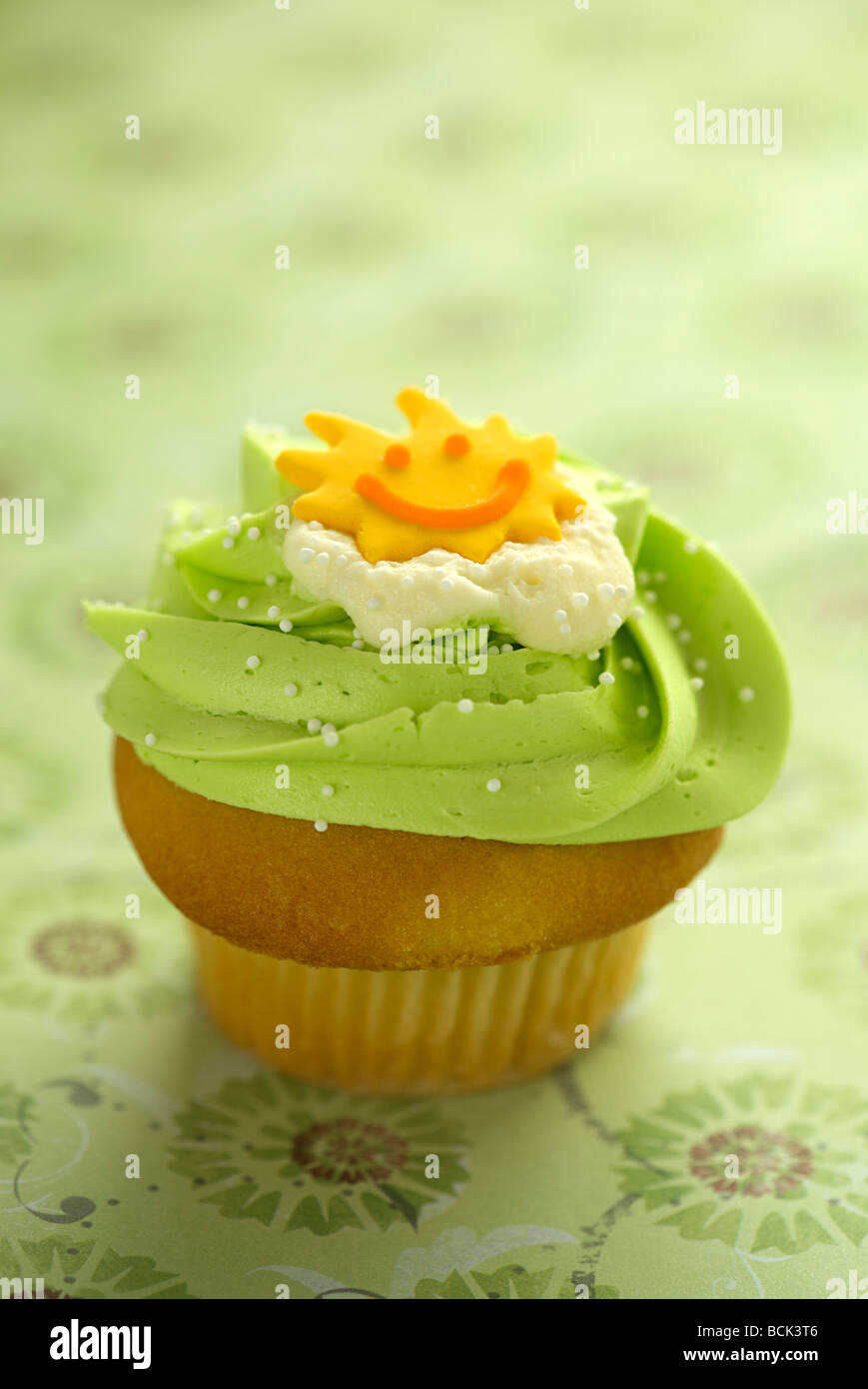 Close-up cupcakes with frosting and sprinkles Stock Photo - Alamy