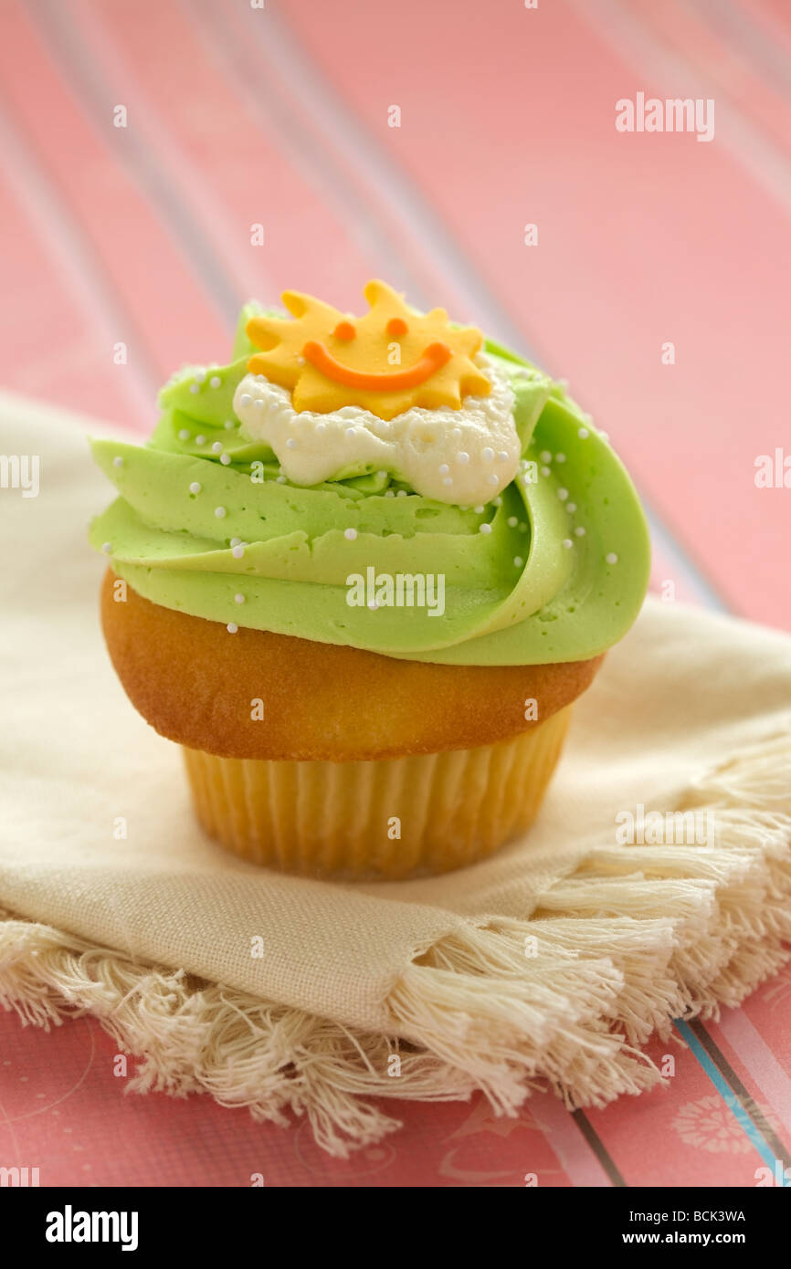 Close-up cupcakes with frosting and sprinkles Stock Photo - Alamy