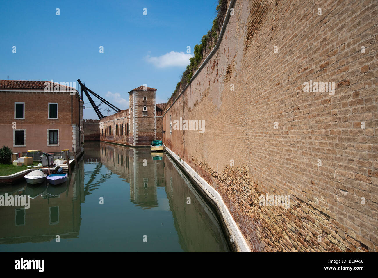 Venice - the Arsenale walls of the old naval Arsenal Stock Photo - Alamy