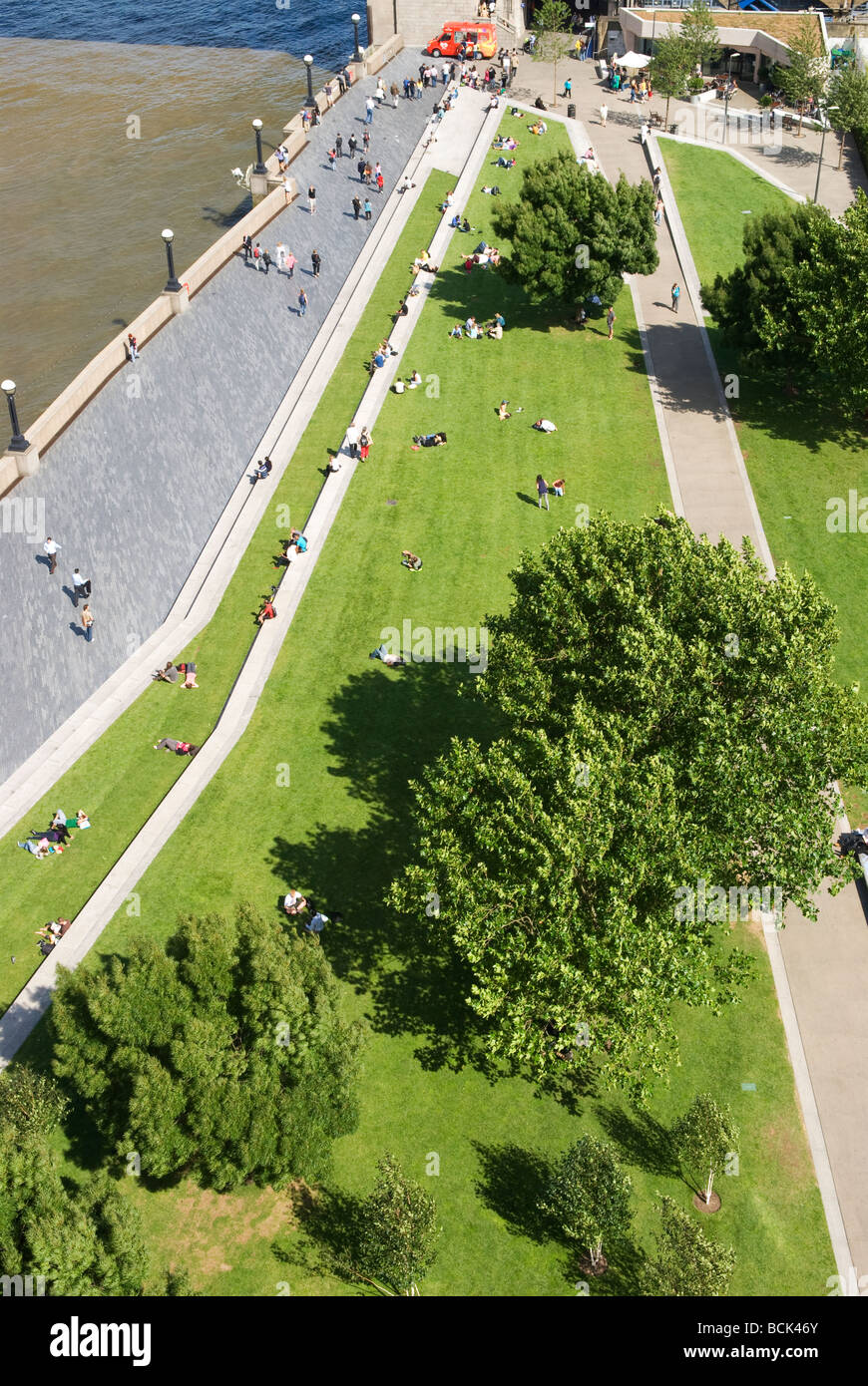 Queens walk london uk hi-res stock photography and images - Alamy