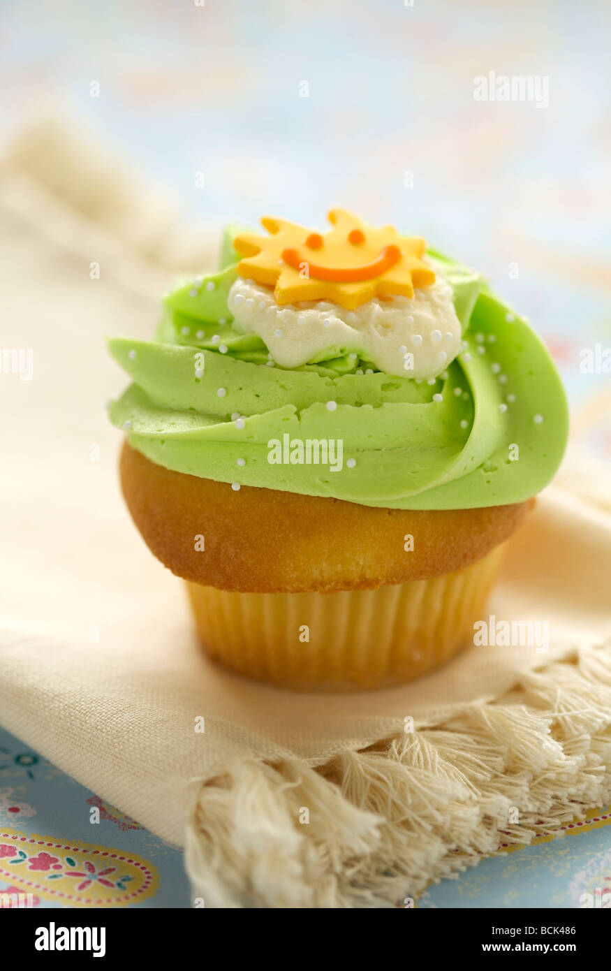 Close-up cupcakes with frosting and sprinkles Stock Photo - Alamy