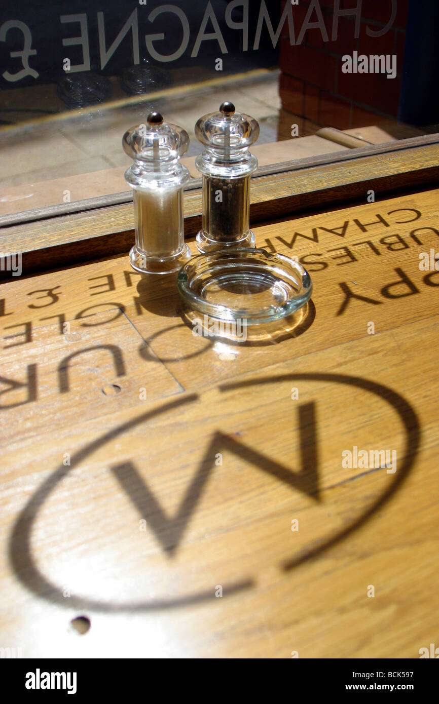 Front window in the Metro Bar and Grill, Birmingham, West Midlands ...