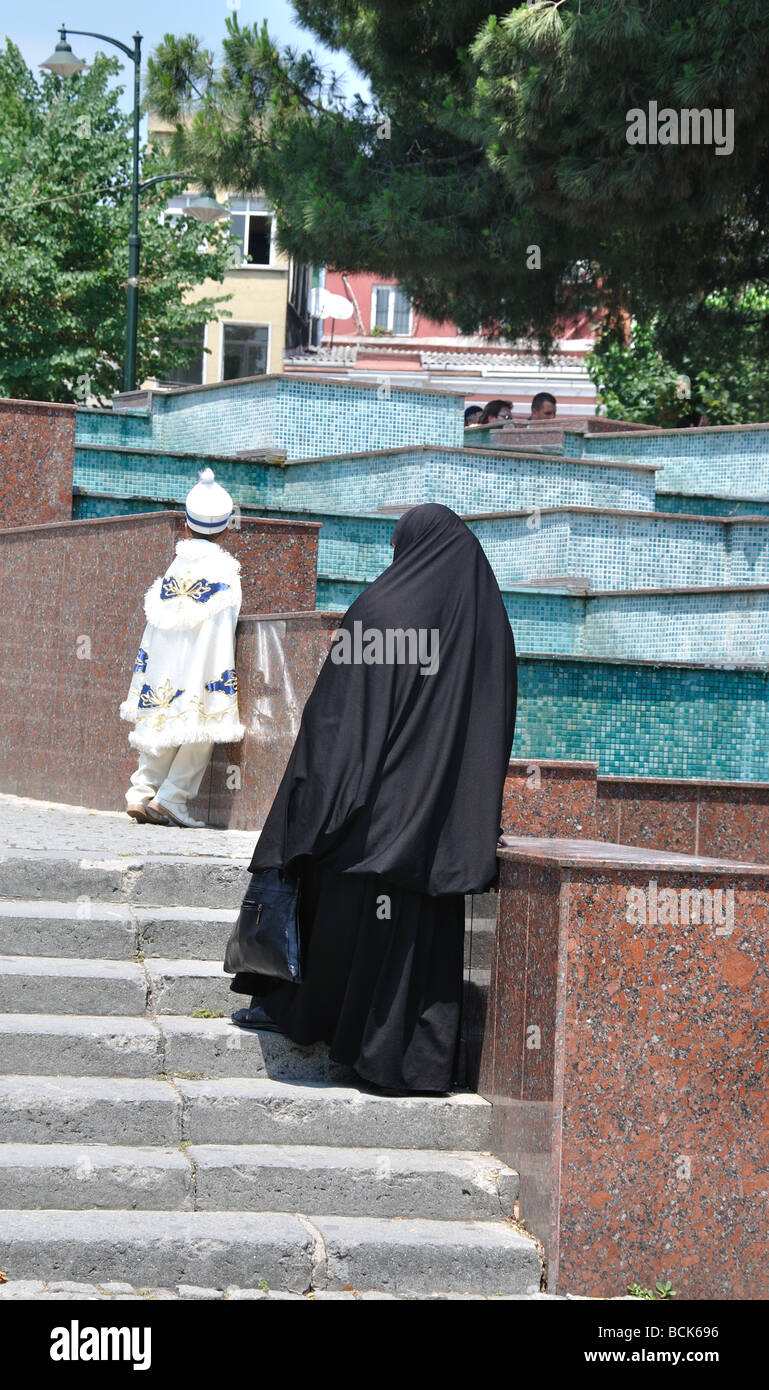 Images of Istanbul - Women wearing the burka Stock Photo - Alamy