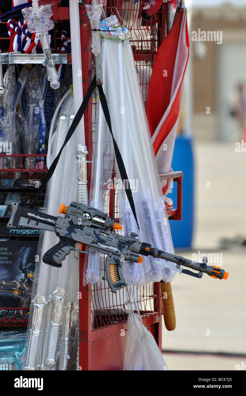 Toy machine gun hi-res stock photography and images - Alamy