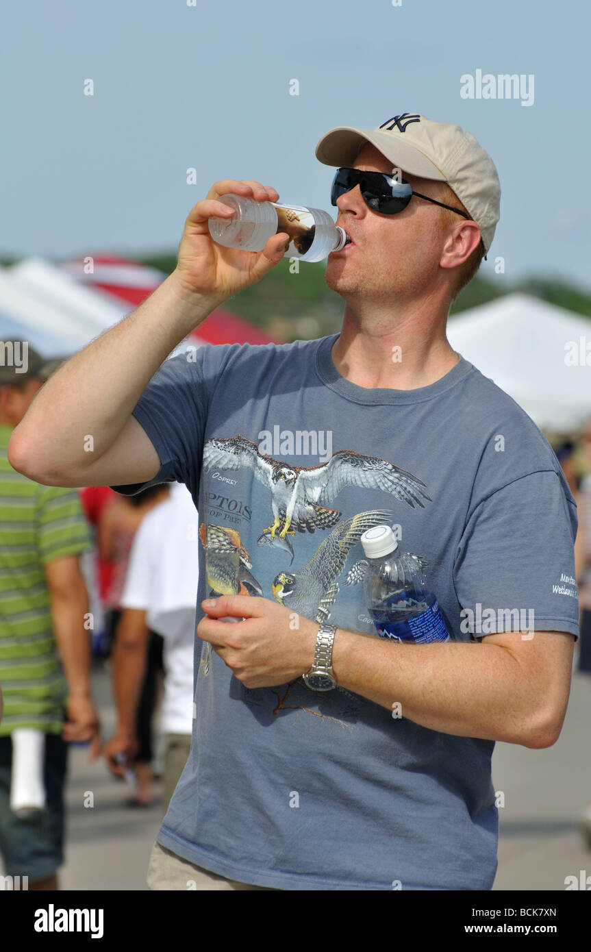 Man drinking bottled water Stock Photo - Alamy