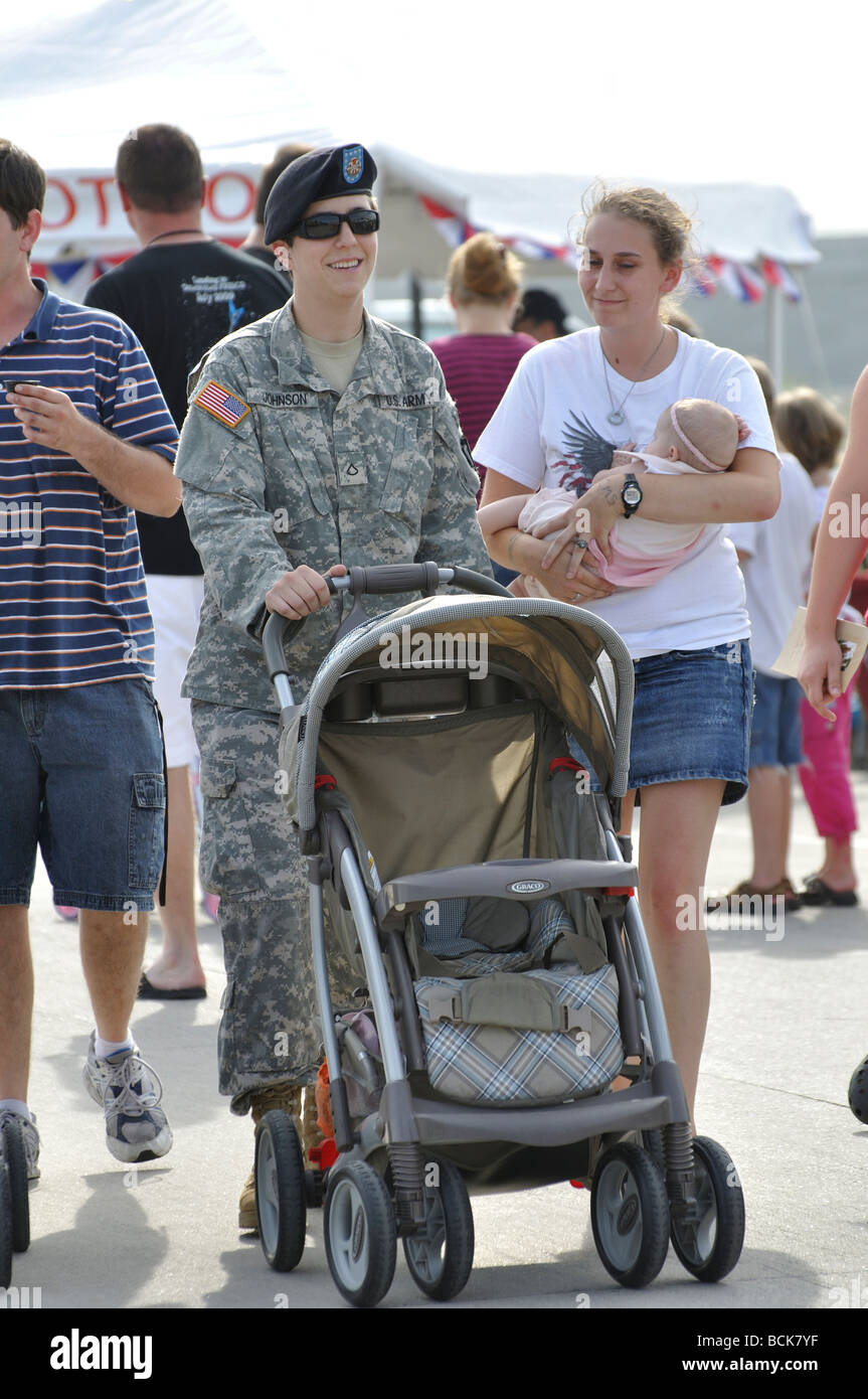U.S. military mom in uniform, smiling Stock Photo - Alamy