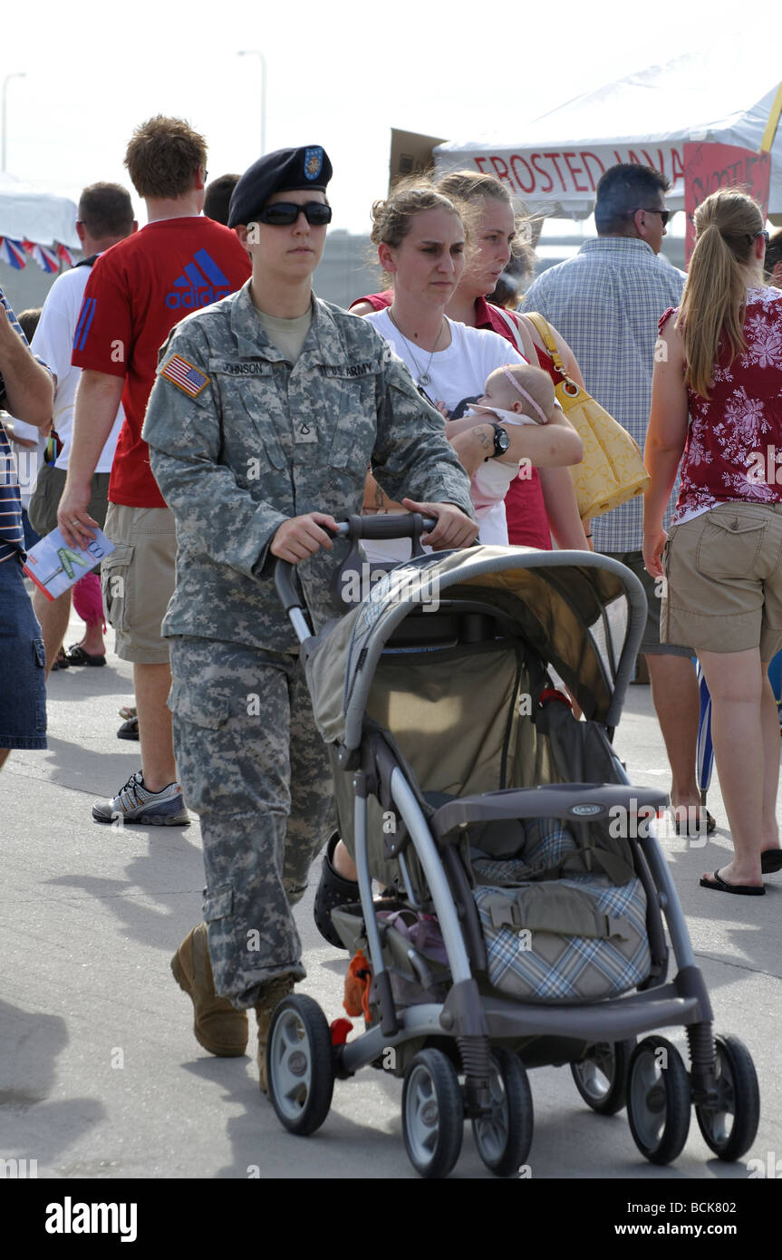 U.S. military mom in uniform Stock Photo - Alamy