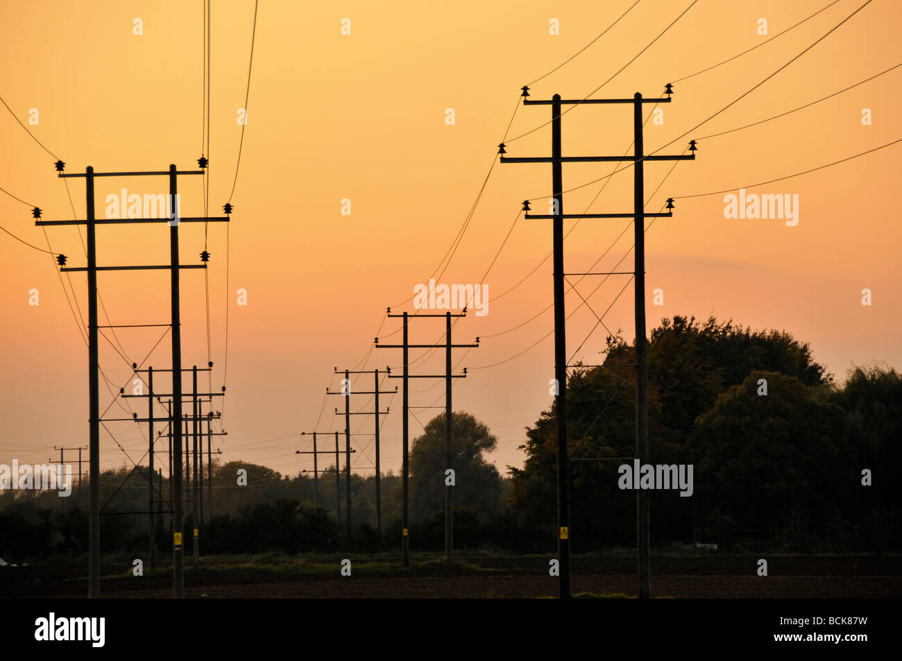 Overhead electricity wires pylons hi-res stock photography and images ...