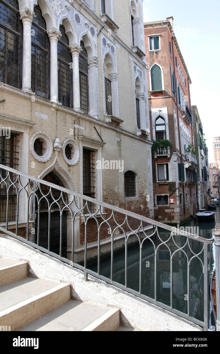 Venice bridge steps and canal scene Stock Photo - Alamy