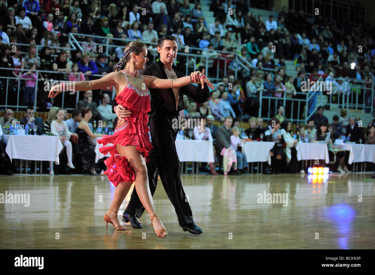 Ballroom dancers pose hi-res stock photography and images - Alamy